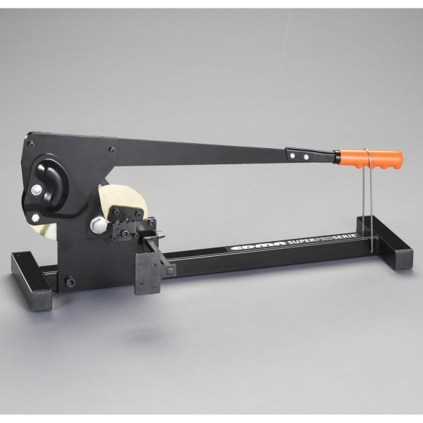 切断能力：6mm、7mm、8mm、10mmサイズ：680mm（W）X235mm（D）重量：8470g用途：建築現場などに軟鉄の切断も可能（切断力：60kg/mm2）ロッドの修復にも使用できます。650mmのカッティングガイド付、左右どちらに...