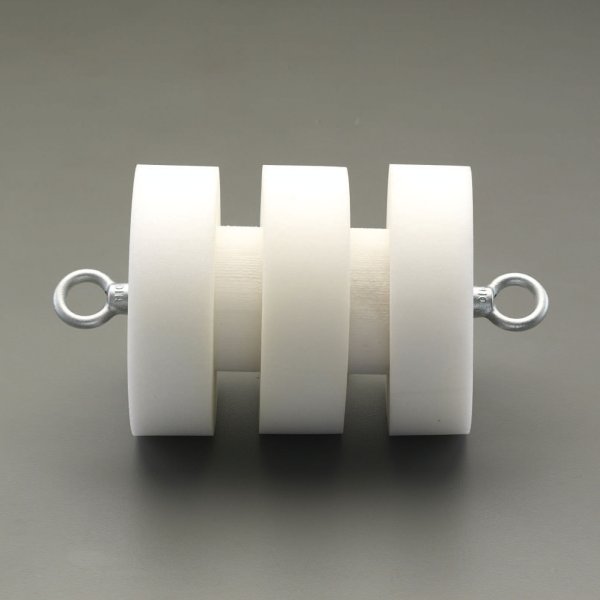 適応パイプ径：φ150mmスポンジサイズ：φ165X205mm材質：発泡ウレタンアイ内径：25mm本体重量：550gパッケージ重量：1035g予備スポンジ1セット(3枚)付属EA597BJ-21から-23とロープを結んで引き込むと、下水管の...
