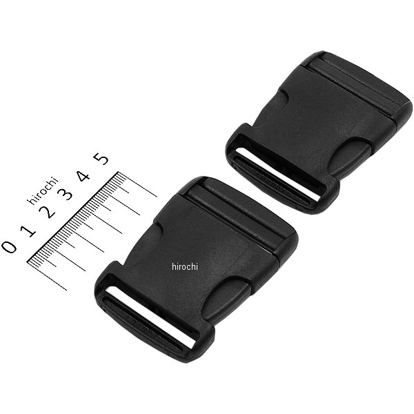 ●材質:ポリアセタール樹脂●適用バンド幅（A）:38mm●サイズ(B×C×D):46×69×15mm●入数:2個サイドリリースタイプ流線形のシンプルなデザイン。高強度と耐衝撃性を備えたタイプ大きく長いプッシュ部が、より良い操作性を実現000...