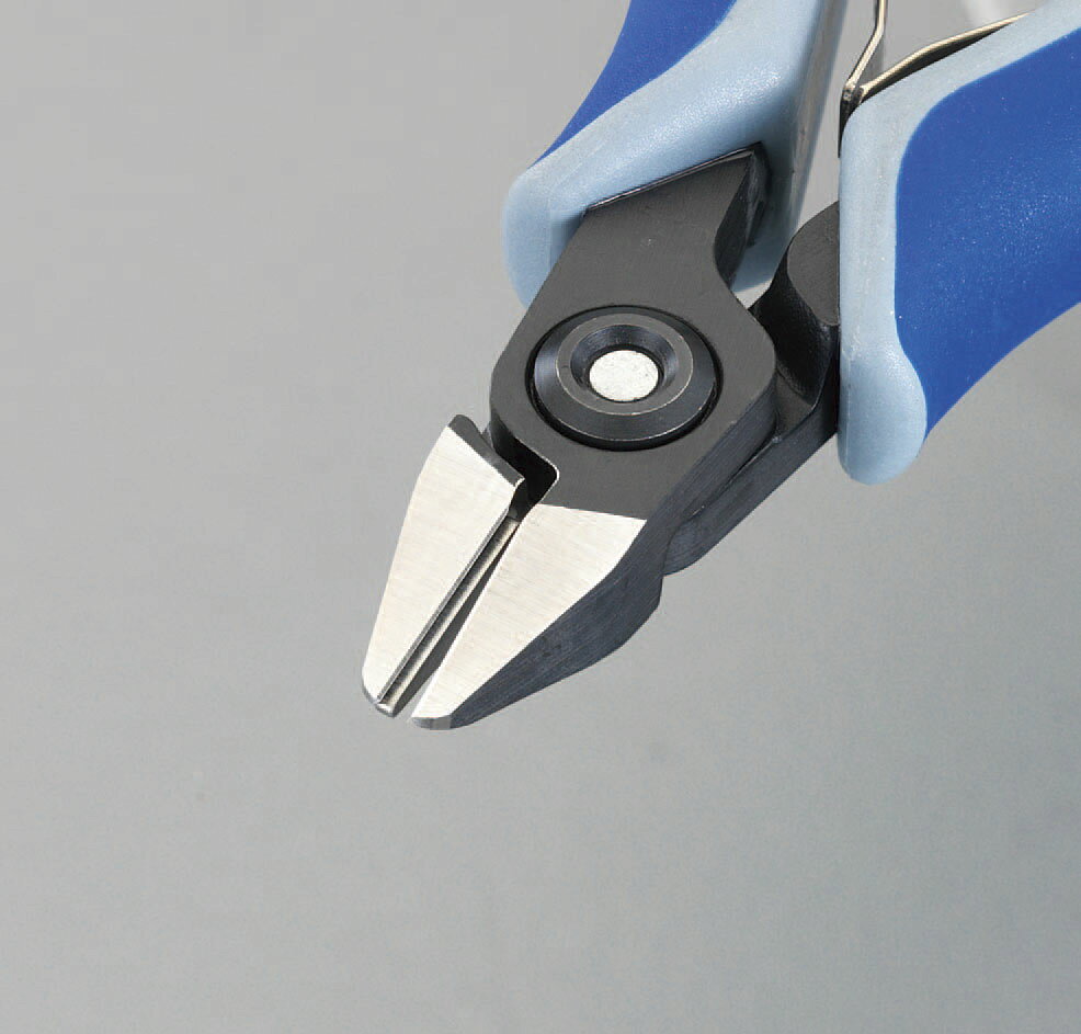 全長：125mm刃硬度：HRC64ハンドル：コンフォート仕上げ：磨き切断能力：軟線：1.3mm、中硬線：0.8mmテーパー直刃バネ付テーパーヘッド切断片を保持するワイヤークランプ付000012209084　
