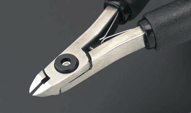 全長：115mm刃長：5.8mm刃硬度：HRC67切断刃：フラッシュ切断能力：0.08から0.25mm(スチールワイヤー)ミニオーバルハードワイヤー用000012011875　
