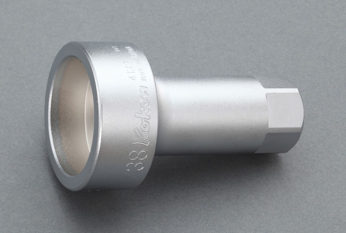 ●材質…クロムモリブデン(SCM430)●ダイス径…50mm●差込角…1/2”●六角対辺…27mm●全長…105mm●重量…740gダイス固定ねじ2本付ラチェットハンドルやスパナ・モンキー類で丸ダイスを使ったねじさらえができます。00001...