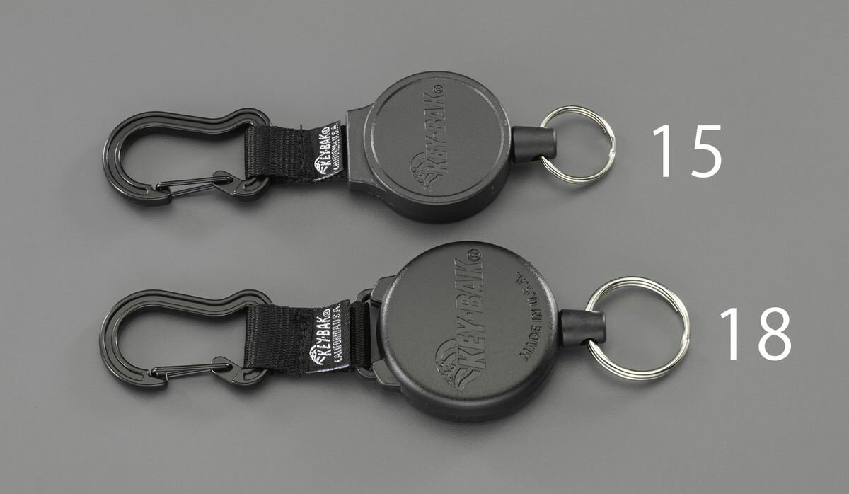 ●材質:本体:ポリカーボネイト、リング:鉄、コード:ケブラー●全長:180mm●コード長:1200mm●重量:84g●入数:1個入りカラビナフック付リングにカギを付け、カラビナ部をベルトに通したり、カバンに取り付けたりできます。ベルト用フッ...