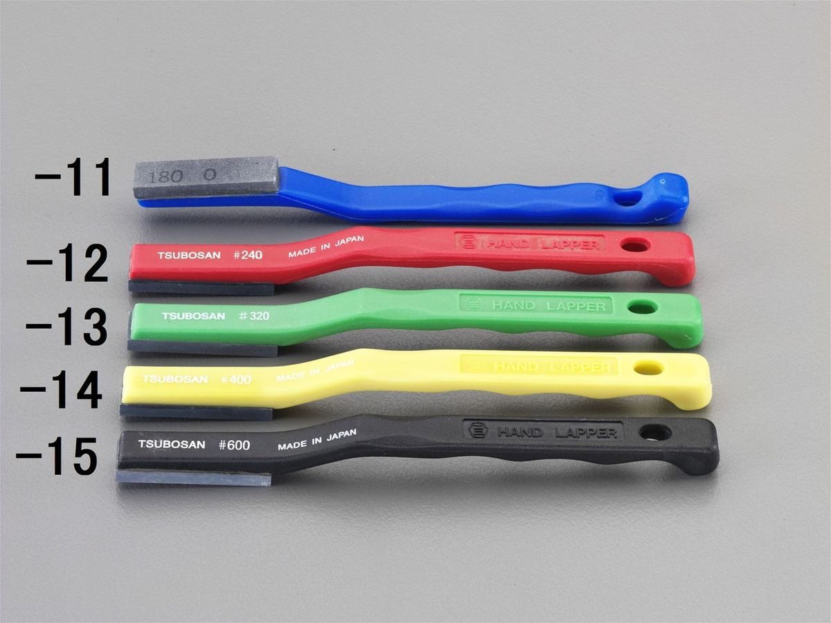 粒度：#400全長：175mm刃長：45mm刃幅：12mm厚み：5mm重量：40g材質：刃：C研粒、ハンドル：ナイロンプラスチックの成型や鋳物などのバリ取りにドリル、バイトの再研磨後の修正に000012236674　