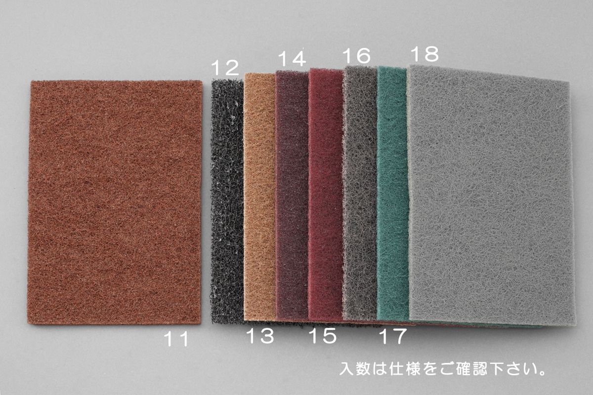 カラー：茶粒度：#180砥粒：酸化アルミニウムサイズ：150X230mm重量：67g(1枚あたり)用途：ヘアライン仕上げ、酸化被膜剥離入数：10枚研磨力があり、酸化被膜や塗装面を剥離するのに適しています。また、ステンレスのヘアライン仕上げな...