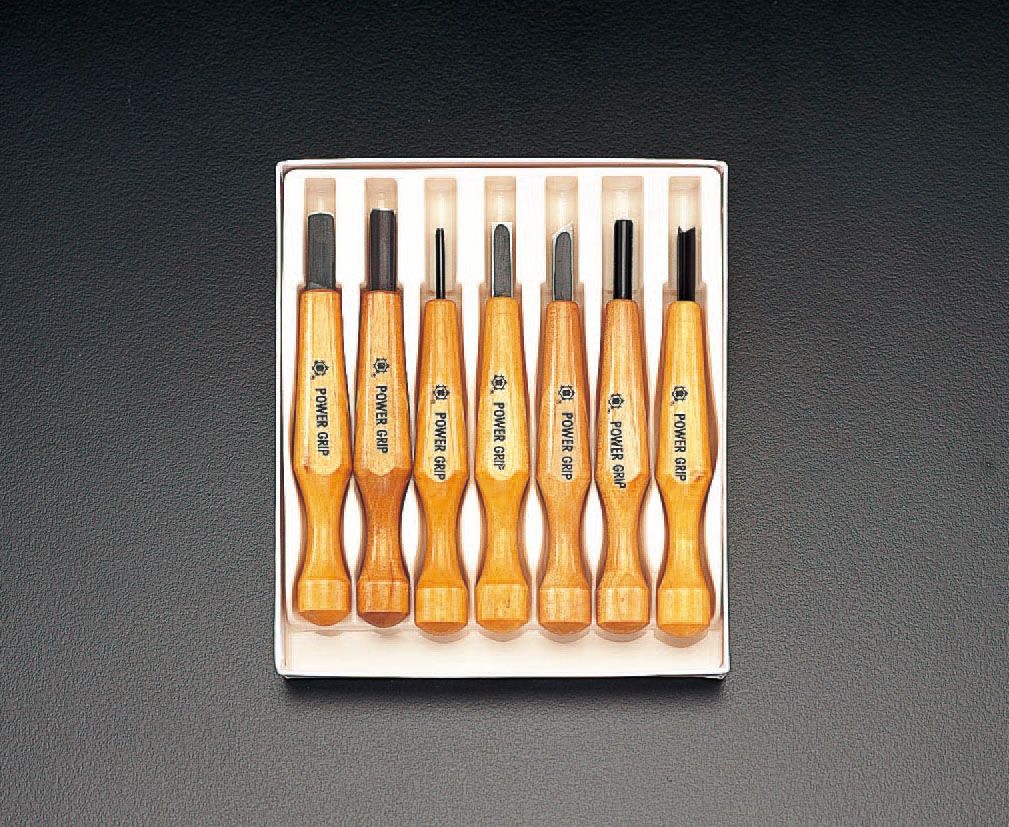 【セット内容】7本組セット丸彫（刃幅：3mm）丸彫（刃幅：6mm）平彫(刃幅：7.5mm)カマクラ(刃幅：9mm)三角彫(刃幅： 4.5mm)キワ彫(刃幅：7.5mm)浅丸刃(刃幅：9mm)各1本入り刃材質：特殊刃物鋼焼入れ硬度：HRC33...