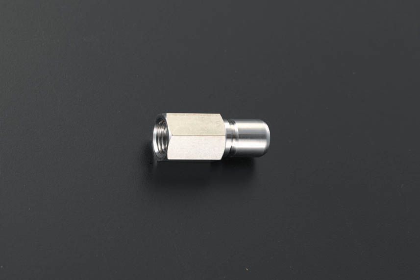●本体:SUS316●使用流体:空気・水・油●使用圧力:0-1.4MPa(14kgf//cm2)●使用温度:-10-150°C(凍結なきこと)●ねじサイズ:Rc（PT）3/8"000012050615　