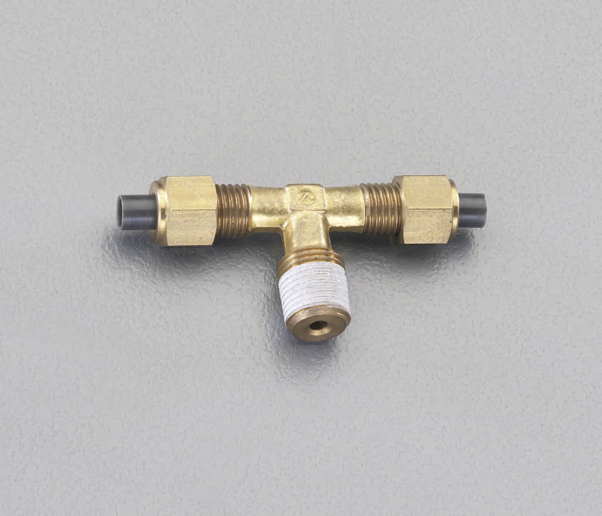 ●材質:黄銅●使用温度:空気:-20-60°C、水・油:0-60°C●使用圧力:0-1.4MPa●チューブサイズ:φ8×6mm●ねじサイズ:R（PT）1/8"000012206567　