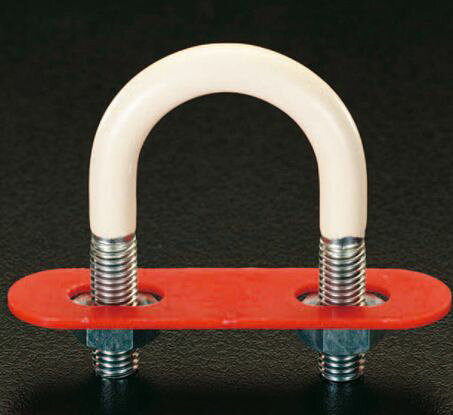 ●材質:スチール●径称:32A●適合管外径:42.7mm●ねじ径:M10●耐熱常温:100°C●赤色のプレート部分材質:ポリプロピレンSGP管用電気絶縁性、衝撃性に優れたナイロン粉体塗装電気亜鉛メッキ仕上げ厚肉ステンレス鋼管にも使用できます...