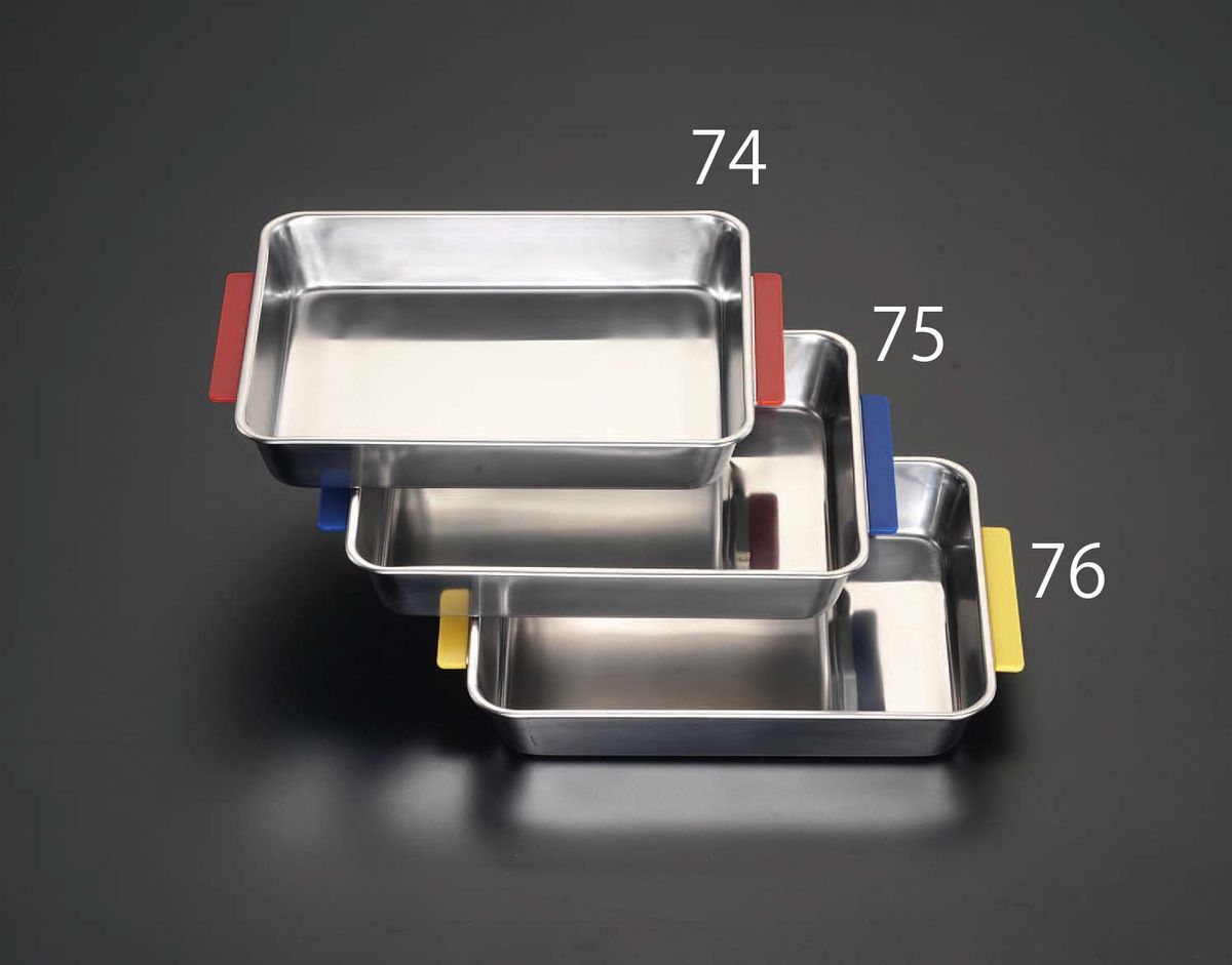 材質：トレー部：ステンレス(18-8)、取手部：ポリプロピレン樹脂耐熱温度：120℃耐冷温度：-20℃外寸サイズ：306X205X43(H)mm取手カラー：赤HACCP対応商品取手部が樹脂で持ちやすくなっています。000012085467　