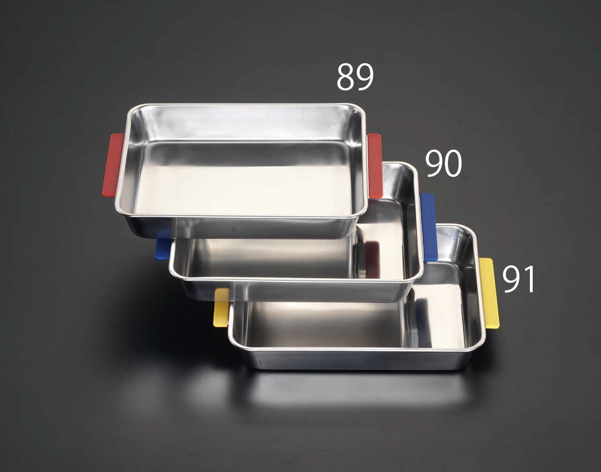 材質：トレー部：ステンレス(18-8)、取手部：ポリプロピレン樹脂耐熱温度：120℃耐冷温度：-20℃外寸サイズ：515X333X82(H)mm取手カラー：赤HACCP対応商品取手部が樹脂で持ちやすくなっています。000012085482　