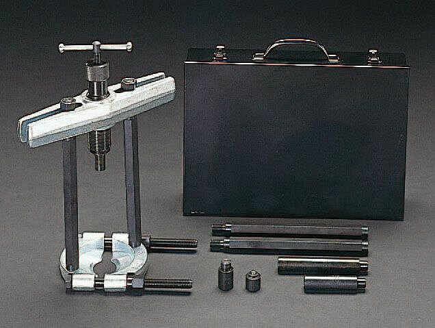 油圧パワー：10t用途：軸受けの取り外しに材質：ドイツ鋼能力(直径)：25から100mm重量：15.7kgアーム深さ：500mm000012057375　