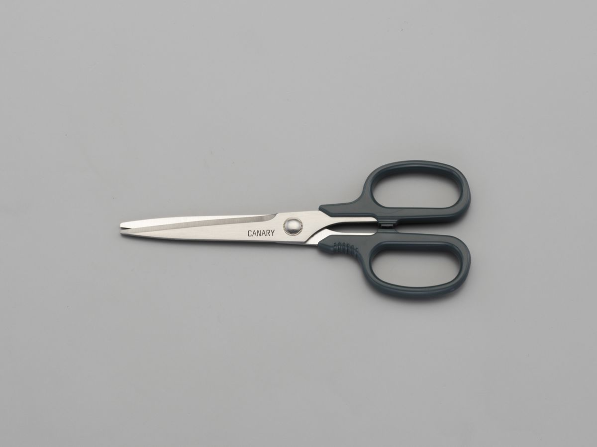 刃：ステンレス全長：200mm刃長：82mmしっかり握れる大型ハンドルゴムシート、レザーシート、ビニールシート等、様々な素材に対応します。000012262869　