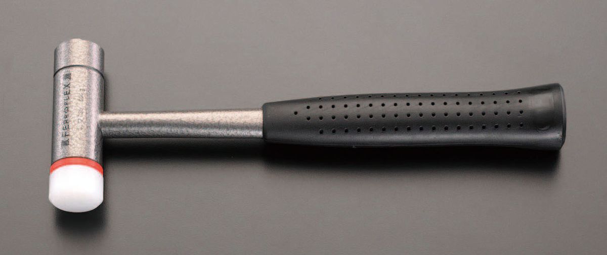 材質：頭：スチール/ナイロン、柄：スチール頭径：30mm全重量：600g全長：290mmゴムグリップ付交換ヘッド(ナイロン)はEA575HE-103をご利用下さい。000012073437楽天 JP店　