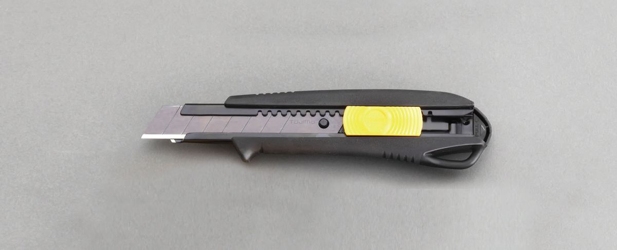 刃材質：SK120(旧SK2)本体材質：ABS樹脂ホルスター材質：プラスチックベルト通し材質：エラストマー樹脂ホルダーサイズ：202X59X44mmカッター全長：167mm刃長：100mm刃幅：18mm刃厚：0.5mm重量：160g付属品：...