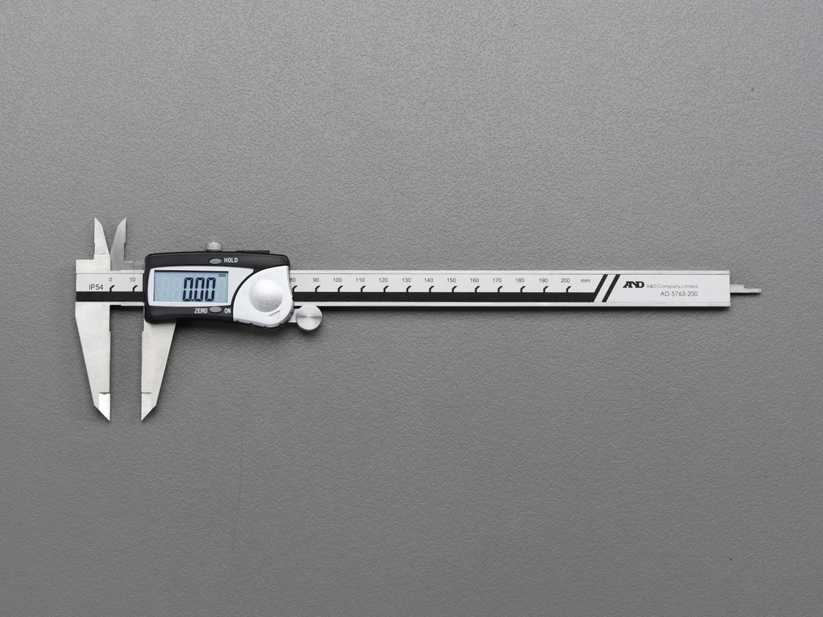 ●測定範囲…0〜300mm●全長…390mm●最小目盛…0.01mm●器差…±0.02mm（0〜150mmの範囲）±0.03mm（150mm以上の範囲） ●繰り返し精度…±0.01mm●最大応答速度…3m/s●電源…CR2032形リチウム電...