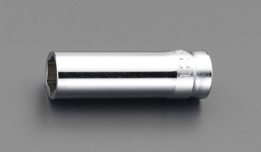 ●材質…クロムモリブデン鋼●差込角…9.5mm (3/8”)●ポイント…6ポイント●対辺…11mm●ソケット深さ(l)…12mm●外径(D1/D2)…15.3/17mm●全長(L)…55mm●重量…45g●特長…・コンパクトさを追求したソケ...