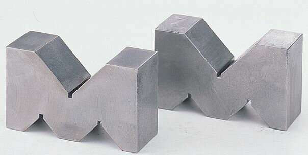 ●平行度…0.05mm●直角度…±0.05mm●V溝直角度…±0.08mm●材質…鋳鉄●サイズ(mm)…75×38×25●重量…0.9kg●入数…2個罫書用測定治具用として000012079802楽天 JP店　
