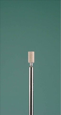 ●材質…羊毛●直径…4mm●軸径…3mm●高さ…7mm●硬さ…ハード●最大回転数…30000rpm上質できめ細かい羊毛を高密度に圧縮したバフです。形状変化が少なく研磨剤の保持力にも優れ効果的な研磨が出来ます。ソフトタイプに比べ、油分、水分の...