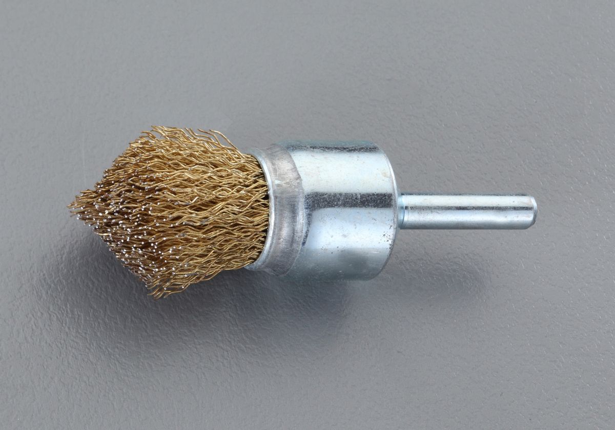 ●材質…鉄、真鍮メッキ●最大回転数…20000rpm●外径…20mm●軸径…6mm●毛丈…30mm●全長…85mm●線径…0.3mm●重量…45g000012252480　