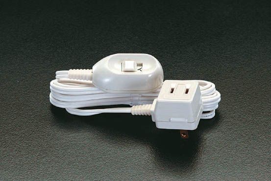 ●定格容量:10A・125V(1000W)●コード長:2.5m000012008325　