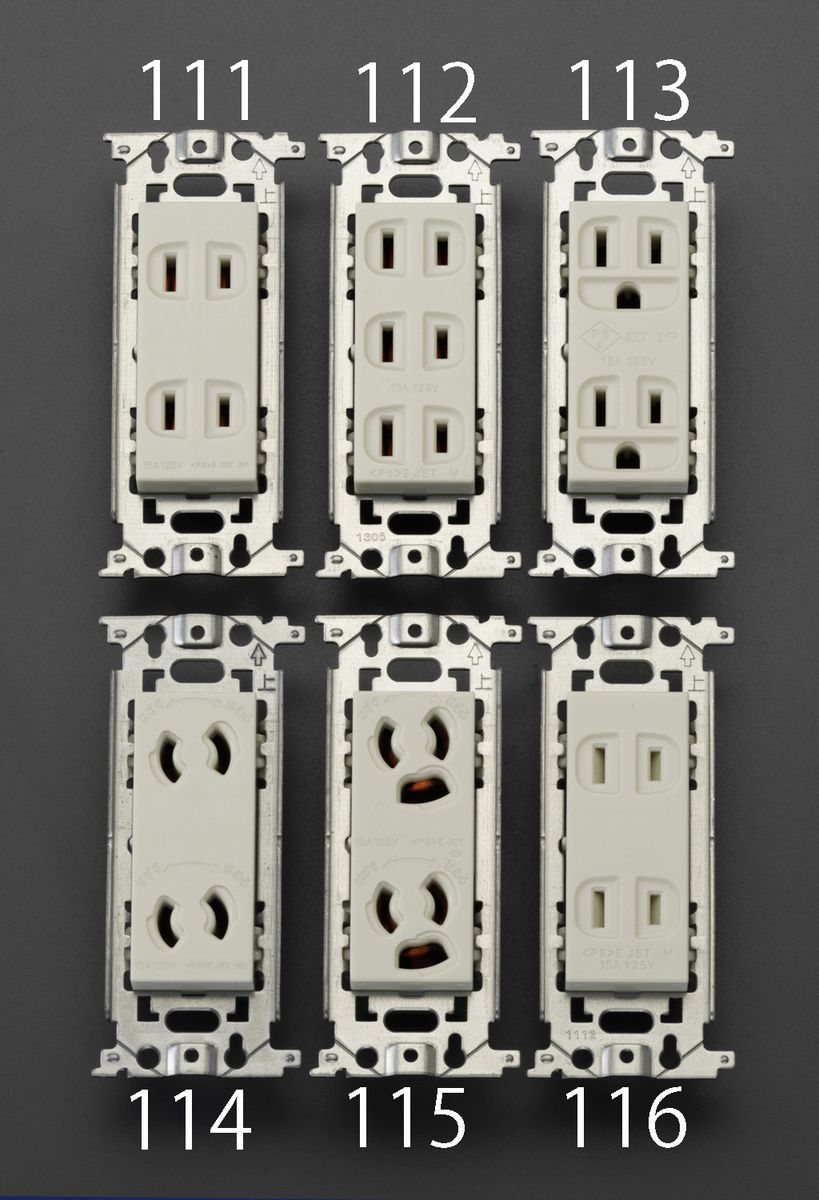 ●定格容量:15A 125V●差込み口:2個●仕様:抜け止め●サイズ（コンセント部）:48×110×26.8(D)mm●適用電線:φ1.6、2mmCu単線専用OA機器・電源プラグの外れ防止にフルカラー3個用プレート適合速結式ねじなし端子構造...