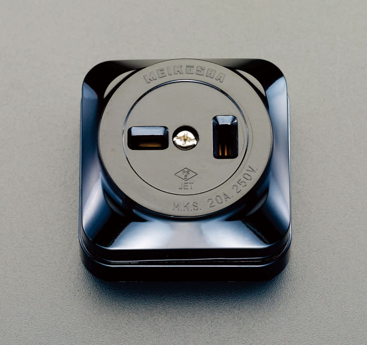 ●定格容量:20A 250V●サイズ:60×60×33mm2PRoHS対応品000012201786　