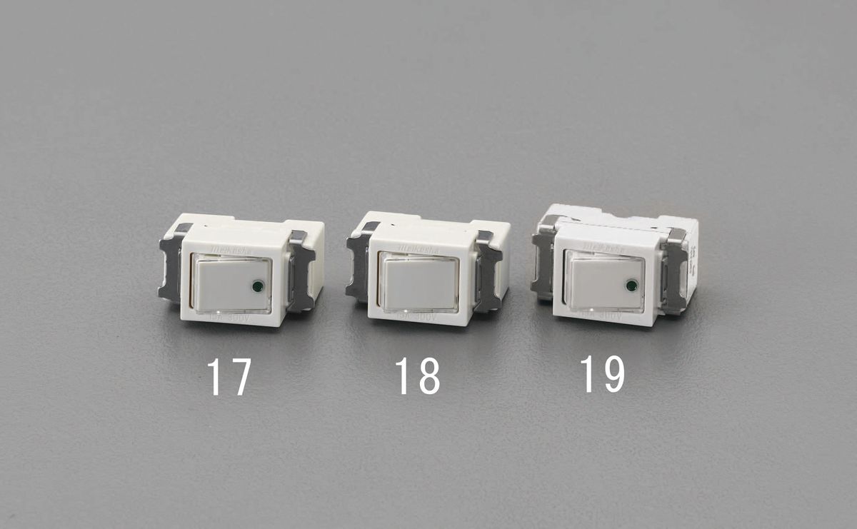 ●定格容量:15A 300V●サイズ:44.6×22.7×34(D)mm●仕様:3路速結式ねじなし端子構造RoHS対応品000012201796　