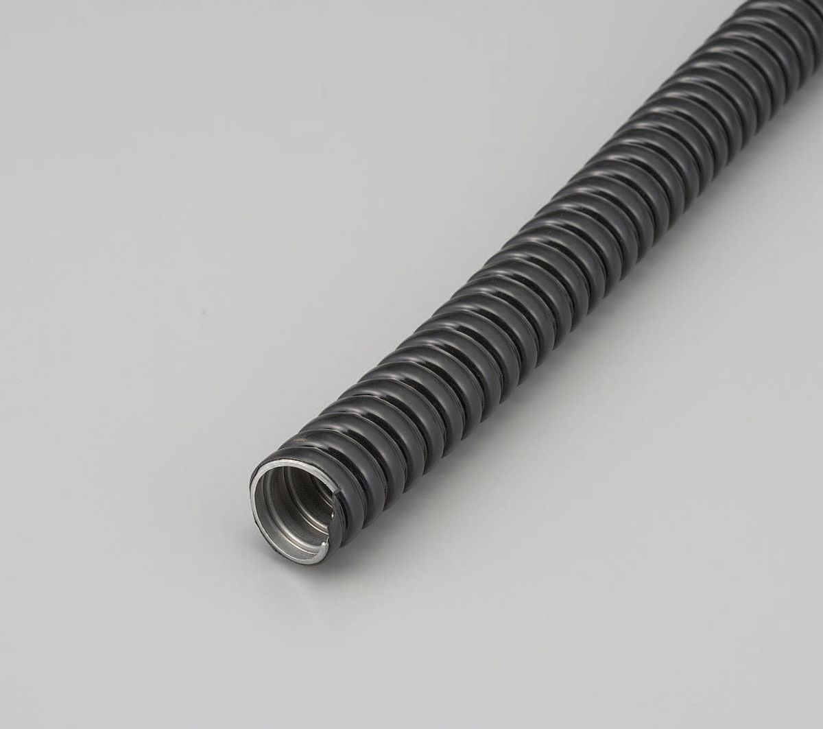 ●内径:26.4mm●外径:33.2mm●長さ:1m●材質:スクエアロック構造の亜鉛メッキ鋼帯製のチューブに耐油性に優れたビニールをコーティング耐油性工場の機械回り等000012217430楽天 JP店　