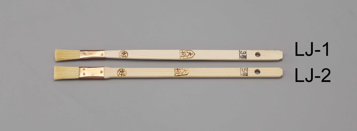 用途：目地、サッシュ用材質：最高級羊毛全長：275mmサイズ：5号毛幅：15mm毛丈：31mm弾力性と塗料の含みが良く塗面になじみやすい000012001314　