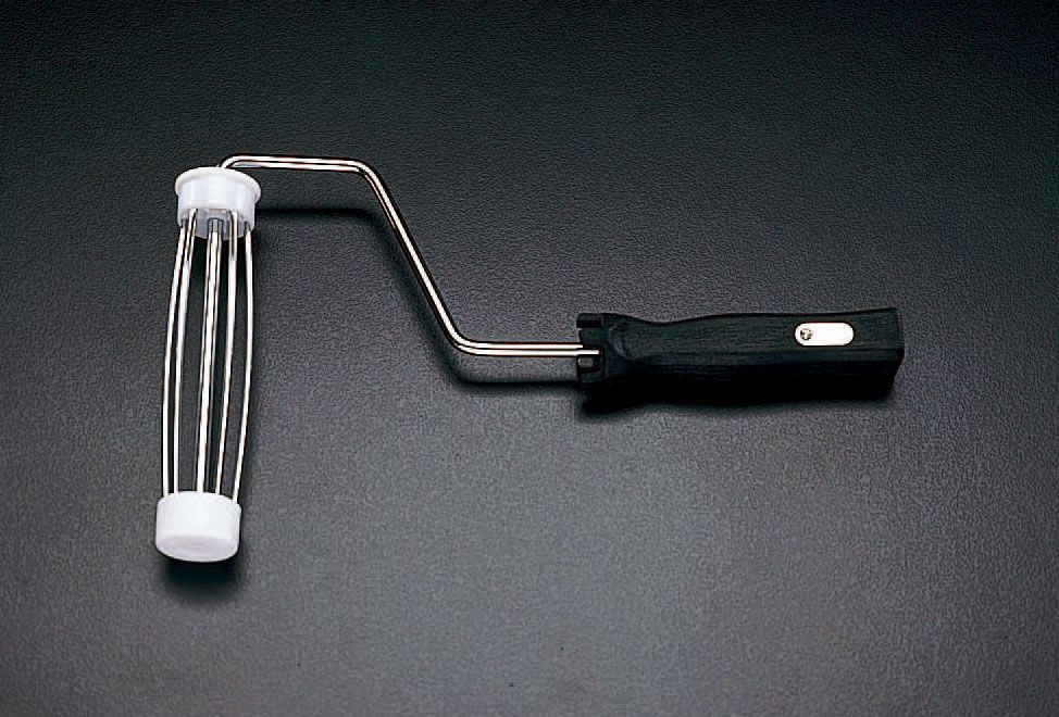 適応ローラー内径：38mm材質：軸：スチール、ハンドル：プラスチックサイズ：225X350mm重量：287gグリップ形状：四角形延長ポール取付け可能、ハンドルエンドがメスネジになっています。延長ポールはEA109NB-101,NB-102,...