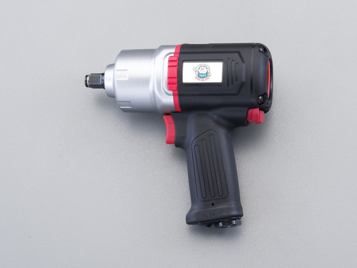 ●差込角:3/4"●無負荷回転数:7,000rpm●エアー消費量:255L/min●使用圧力:0.62Mpa●最大トルク:1,830N・m●能力(ボルト径):32mm●使用トルク範囲:271-1,220N・m●使用コンプレッサー:3.7kW...