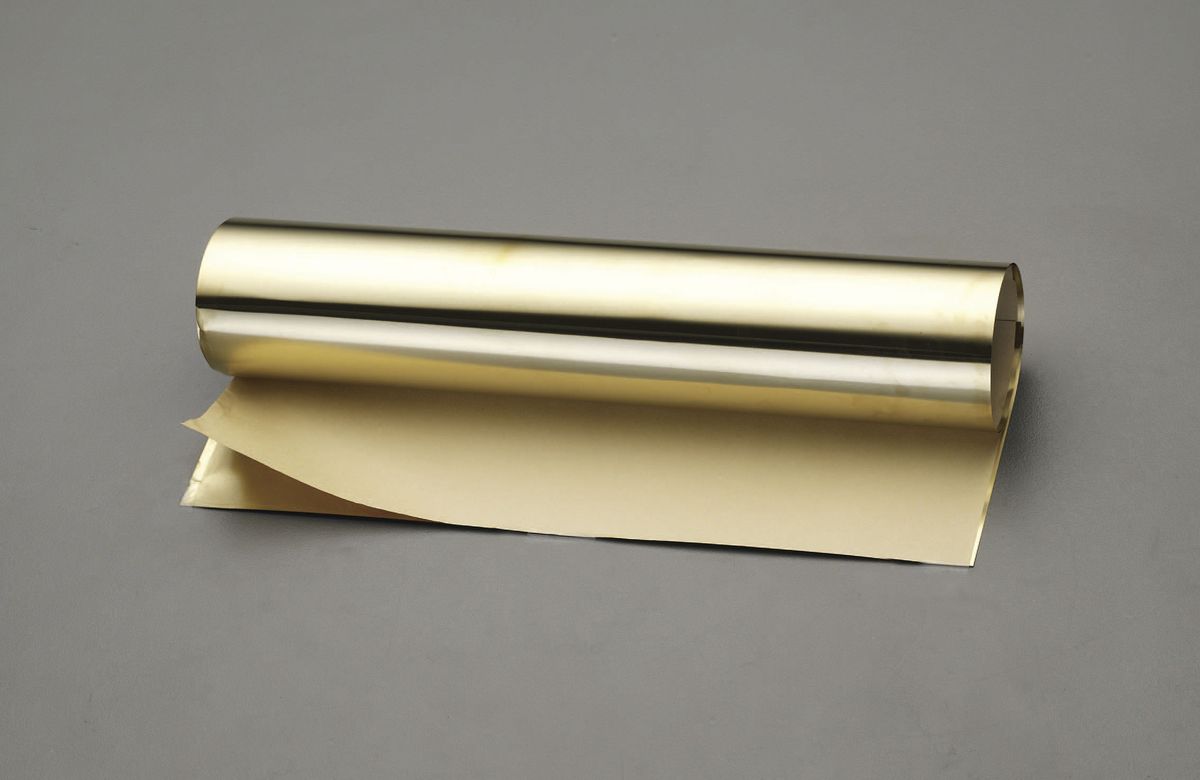 ●材質:真鍮●長さ:600mm●幅:365mm●厚み:0.1mm●重量:約243g●材質特性:延びやすく、削りやすく、加工性に優れている。また、メッキ性にすぐれ金属光沢も良い。粘着付000012224500　