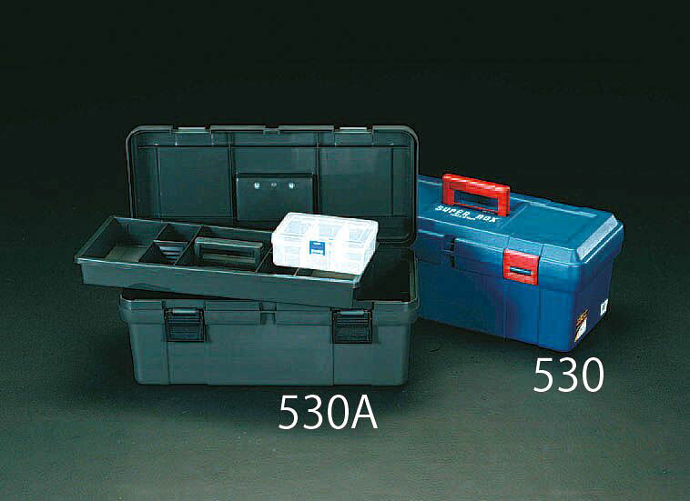 ●材質:超高耐衝撃性コーポリマー●重量:2.65kg●外寸（W×D×H）:530×253×220mm●内寸（W×D×H）:480×188×110mm（中皿使用時）●カラー:ブルー衝撃に強い車のバンパー素材を使用ミニボックス付南京錠取付可能（...