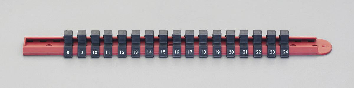 ●適合差込角…1/2インチ●全長…462mm●クリップ数…17●重量…220g●目盛表記番号…8・9・10・11・12・13・14・15・16・17・18・19・20・21・22・23・24mm樹脂製ホルダー部はスライド可能。8〜24まで、...