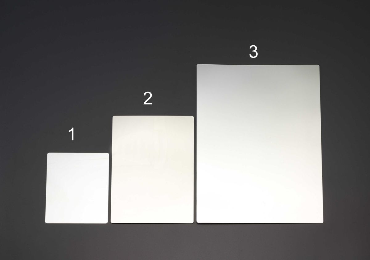 ●材質:ポリカーボベート、樹脂(アルミ蒸着メッキ仕上げ)●ミラーサイズ:147×195×0.5mm屋内用粘着テープ付はさみ等で簡単にカット出来、粘着タイプなので簡単に取り付けが出来ます。000012263771楽天 JP店　