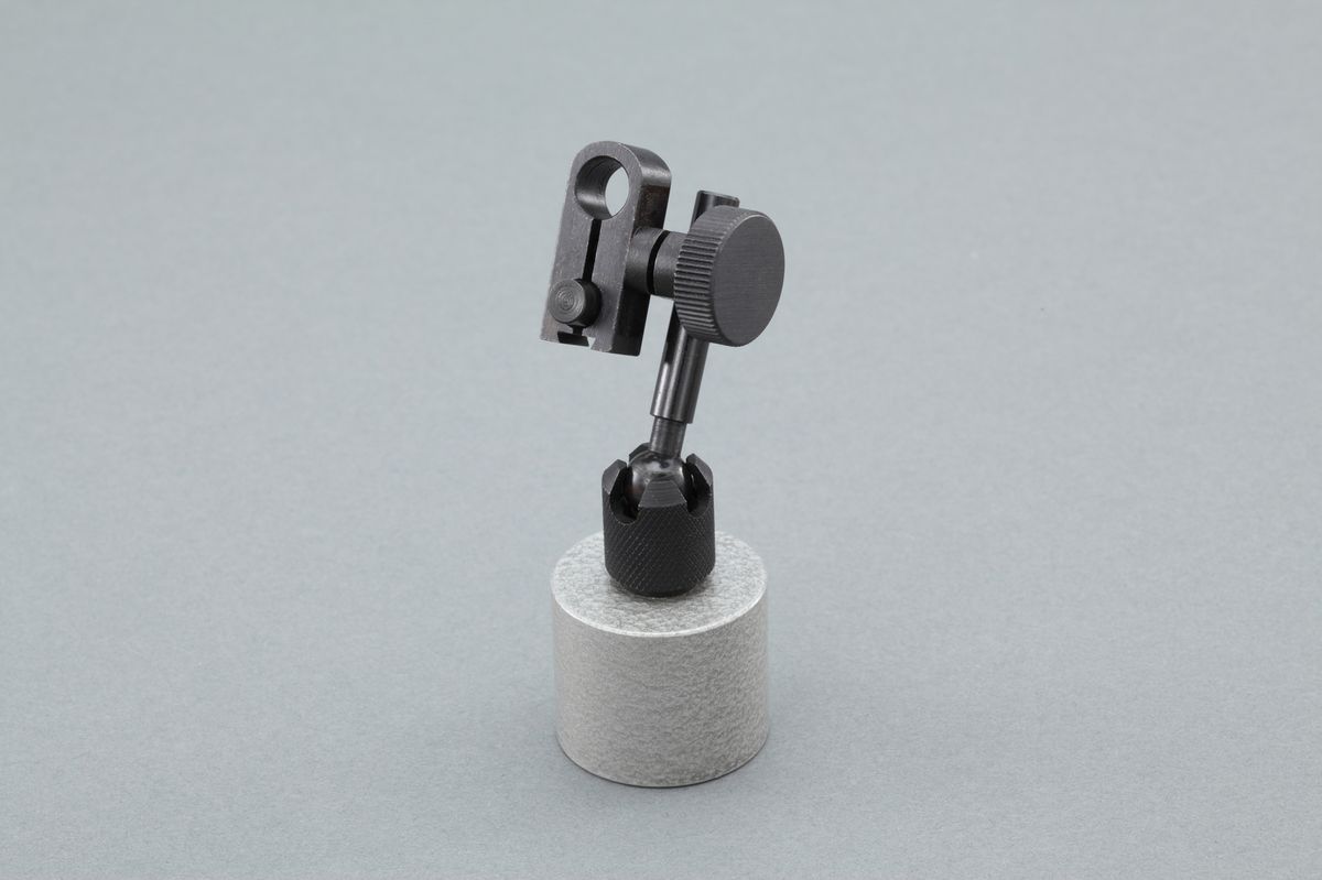 ●全高…80mm●ゲージ取付部…穴径：φ6mm、アリ溝：5.5mm●アーム取付ねじ径…M5×0.8mm●吸着力…196N(20kgf)●ベースサイズ…φ30×25(H)mm●重量…0.18kgメカロック式機構000012263796楽天 JP店　