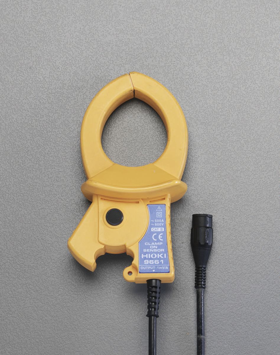 ●定格1次電流…交流500A●最大入力電流(45〜66Hz)…550A連続●出力電圧…交流1mV/A●振幅確度(45〜66Hz)…±0.3%rdg、±0.01%f.s●測定可能導体径…φ46mm以下●サイズ…77(W)×42(D)×151(...