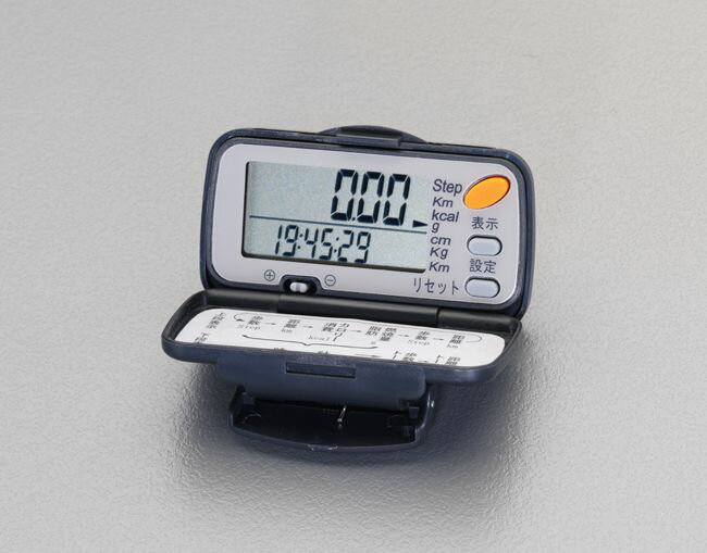 ●歩数:0-999,999歩●サイズ:64(W)×28(D)×37(H)mm●表示内容:歩数、距離、消費カロリー、時計、脂肪燃焼量、トータル歩数、トータル距離●重量:30g●電源:LR43×1個(付属)000012212268　