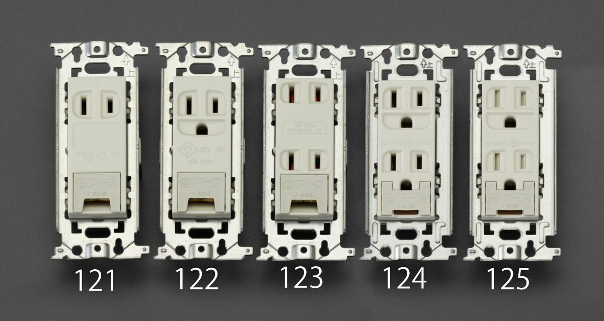 ●定格容量:15A 125V●差込み口:2個●サイズ（コンセント部）:48×110×24.1(D)mm●結線方式:電線・接地:速結式ねじなし端子構造、アースターミナル:押締端子式●適用電線:φ1.6、2mmCu単線専用フルカラー3個用プレー...