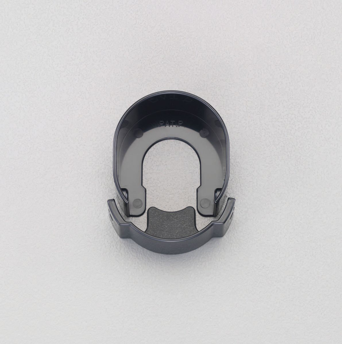 ●材質:ABS樹脂●サイズ:71×65×30(t)mm●重量:22gサムターン回しによる外部からの鍵開けを防ぎます。。ドア側面にある刻印記号LA・MA・BH・LDのドアに取付可能です。ドアの隙間や防犯メガネ、ポスト口から針金や特殊工具を差込...