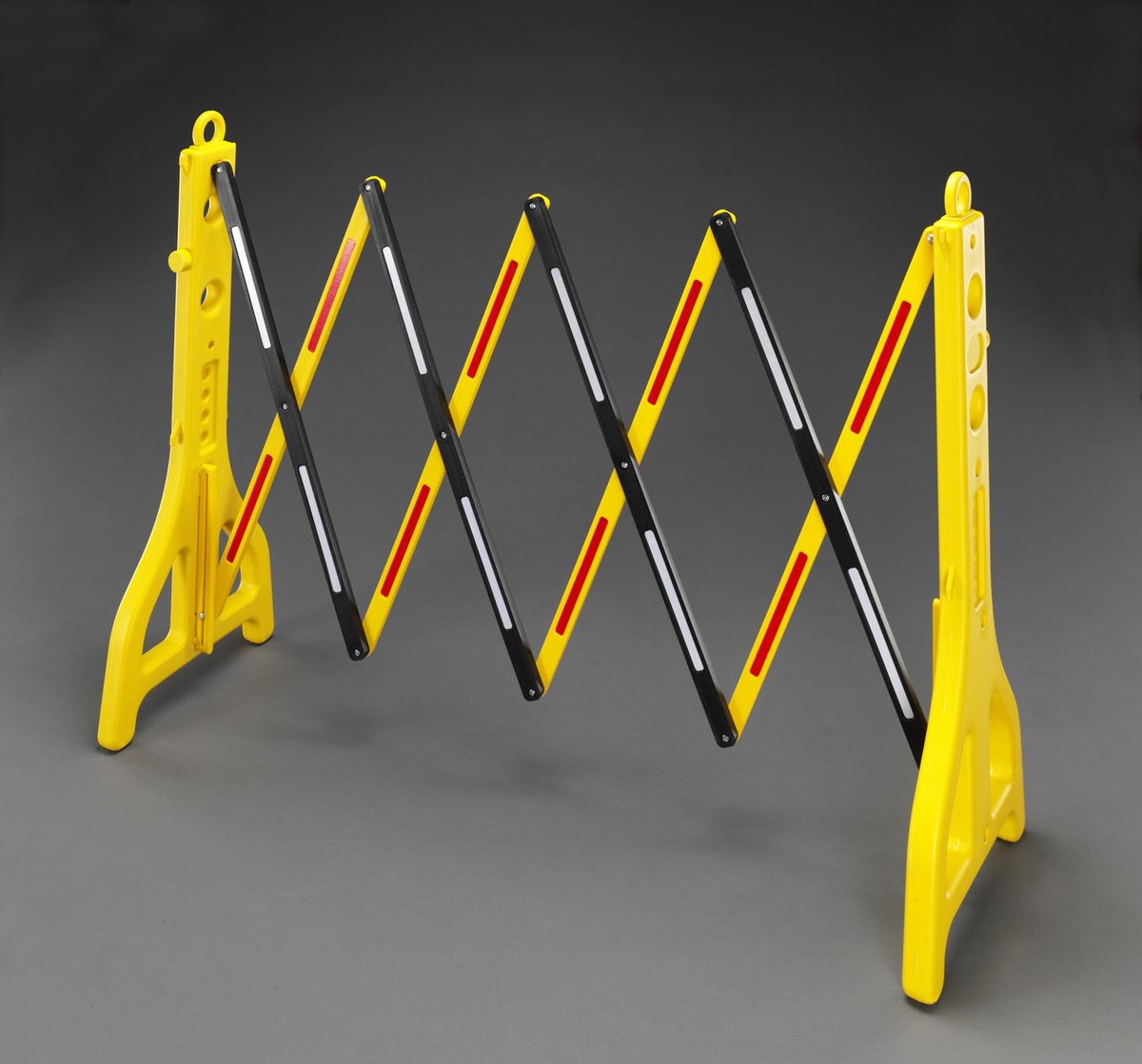 ●材質:PE樹脂●カラー:黄色●サイズ:使用時:2500×960(H)mm、収納時:240×960(H)mm、奥行(脚部分):390mm●重量:空時:2.54kg、満水時:8.0kg軽量で耐久性があります。水が充填でき、重くすることができま...