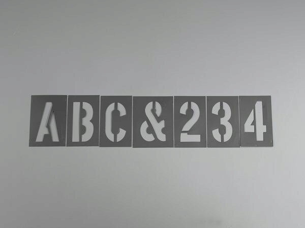 〈セット内容〉：アルファベット(A〜Z)：26枚数字(1〜0)：10枚コンマ・ダッシュ・ピリオド・＆：各1枚スペース：2枚その他：3枚(合計：46枚)材質：プラスチック文字・数字サイズ：約152mmインクはEA762-3、ローラー・ブラシは...