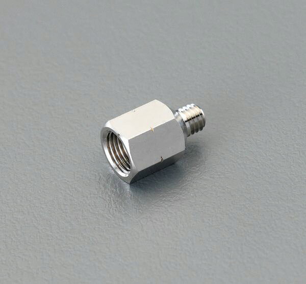 メス：Rc1/8”オス：UNF1/4”材質：ステンレス全長：20mmメートルねじを管用テーパーねじに変換する特殊な継手です。油圧ホース等と接続し、給油しやすい場所からのグリースアップを可能にします。EA991CY-203楽天 JP店　