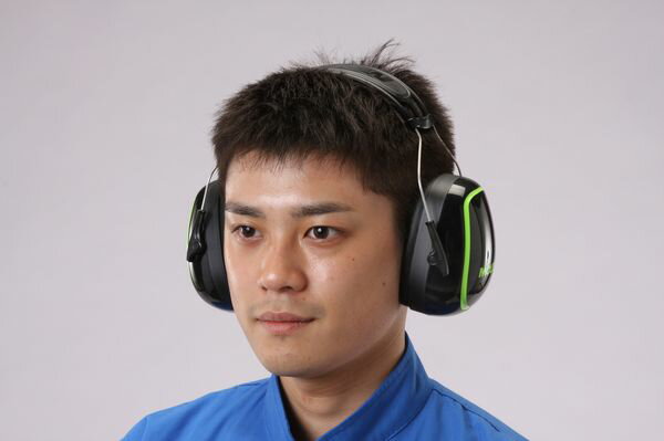 遮音：30dB重量：355g大きく設計したカップが様々なサイズの耳に合います。ノンスリップワイヤーでカップ上下調整可能クッションヘッドバンド付リブタイプのクッションヘッドバンドは長く使用していても涼しく快適です。大型ソフトクッションにより快...