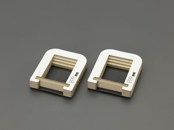 材質：本体：ペーパーボード(再生紙)、すべり止め：ウレタンゴム使用可能床面：フローリング、カーペット、たたみ、タイル車輪サイズ：50mm以下★4ヶ所止めができない場所にある機器でも、前方のストッパーで十分な効果を発揮します。EA979CC-...