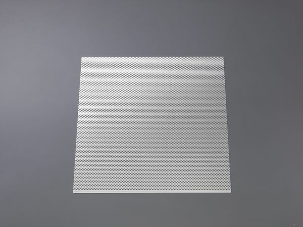 材質:アルミ鋼板サイズ(mm):500×500穴径:3mmピッチ:5mm厚み(mm):1.5片面にポリエチレン製の保護フィルム付き輸送や施工時に表面を保護し、仕上がりまで美観を保ちます。EA952B-371楽天 JP店