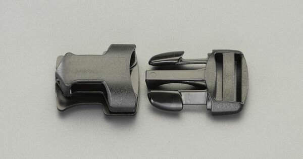 材質：ポリアセタール樹脂適用バンド幅：25mm外寸サイズ：34×56mmサイドリリースタイププレートを生地にはめ込むだけで取り付けできます。EA628RA-325楽天 JP店　