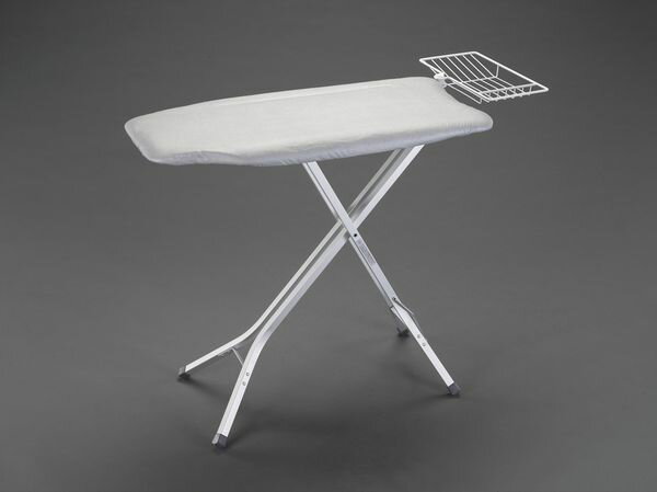 収納時サイズ：1100×370×70(H)mm台厚み：40mm材質：表面布：綿100％(アルミコーティング)、脚部：アルミニウムサイズ：850(W)×370(D)×240〜780(H)mm重量：3.5kgアイロンや小物を置くのに便利な、回転...