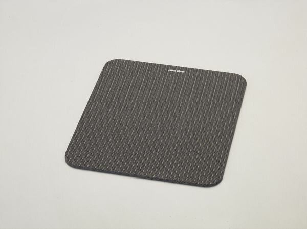材質：表面：銀繊維、ポリエステル、裏面：天然ゴムサイズ：200(W)×220(D)×3(H)mmレーザー式、光学式、ボール式マウス対応銀の力で抗菌・防臭パッドに触れるだけで身体に溜まった静電気を除去します。EA764-48楽天 JP店　